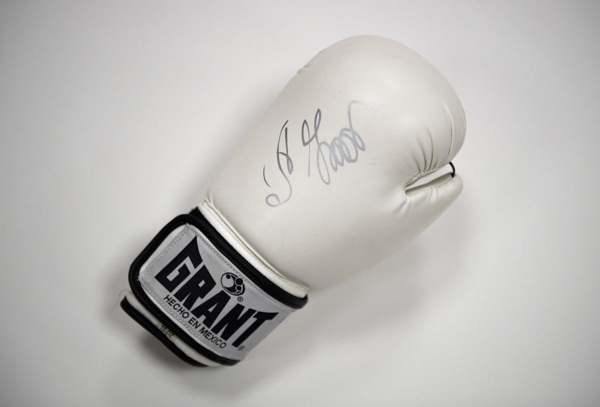 Oleksandr Usyk Signed Boxing Glove Ukraine Genuine Signature AFTAL COA ...